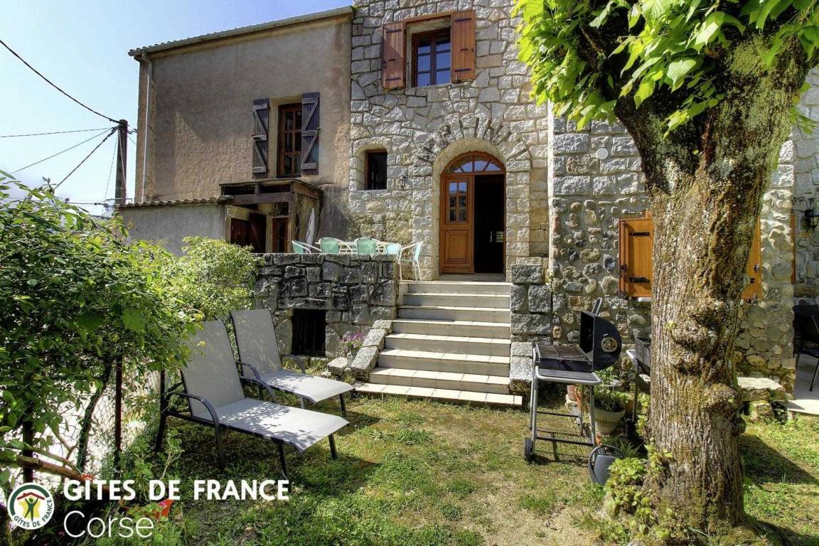 64 M² Gîte ∙ 2 Bedrooms ∙ 4 Guests - Corsica