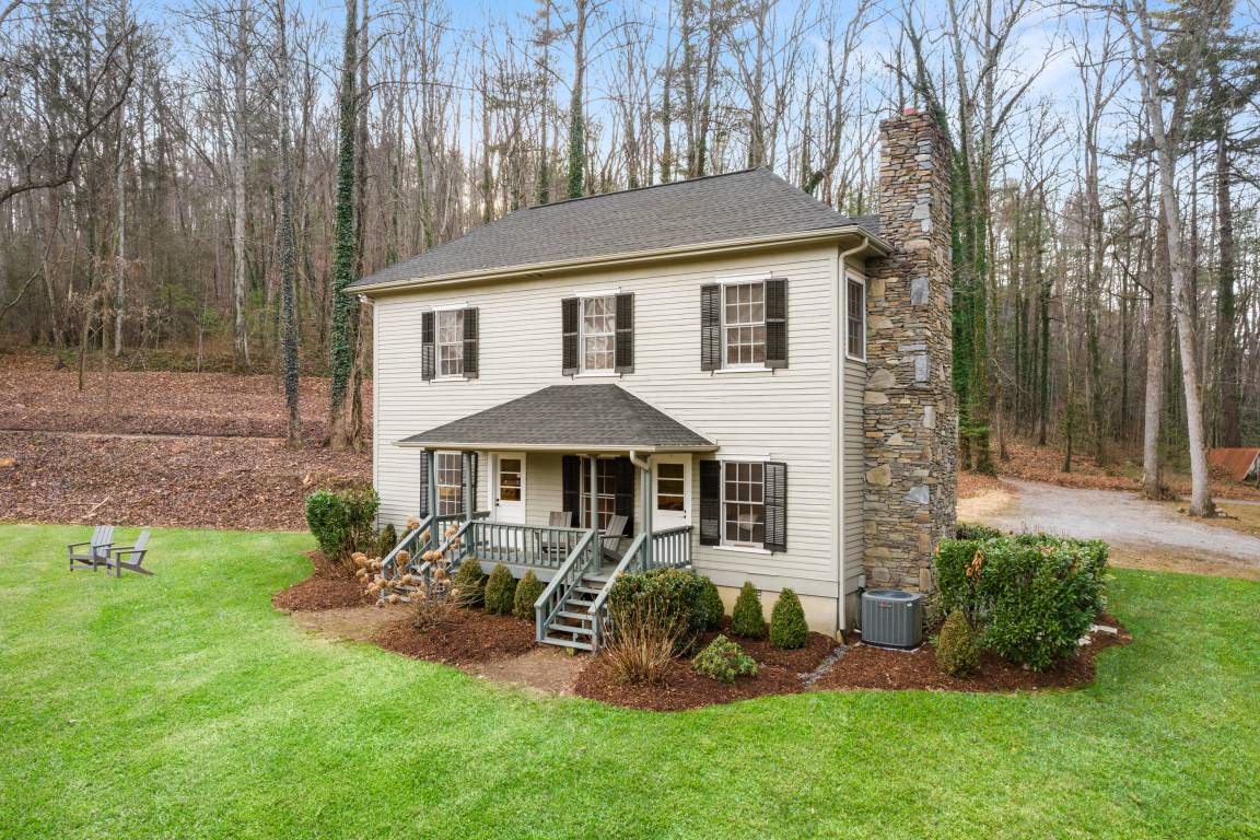 144 M² House ∙ 2 Bedrooms ∙ 4 Guests - Hendersonville, NC