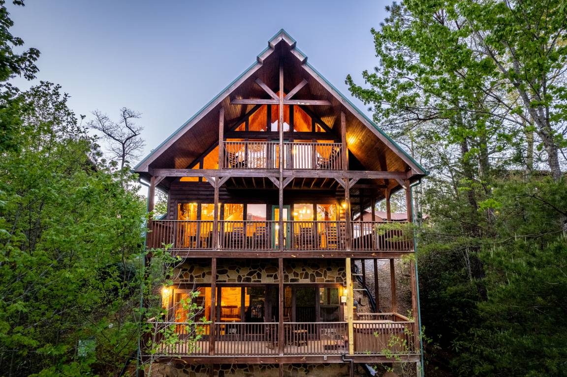 228 M² House ∙ 3 Bedrooms ∙ 10 Guests - Gatlinburg, TN