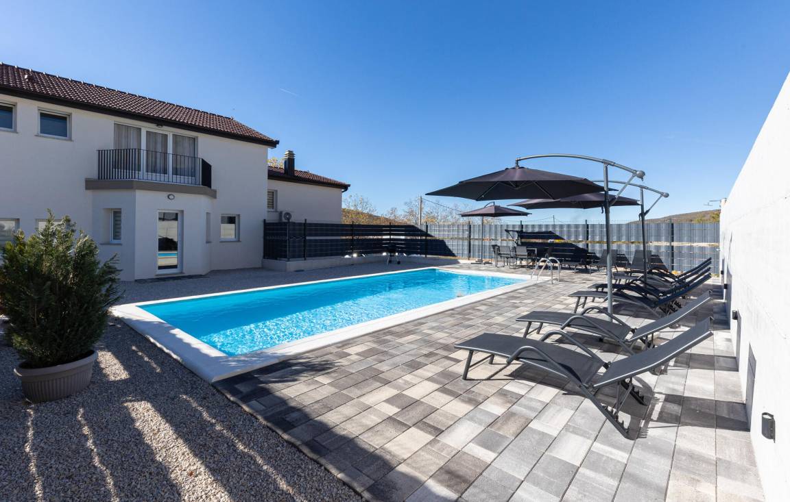 250 M² Ferienhaus ∙ 5 Schlafzimmer ∙ 9 Gäste - Brela