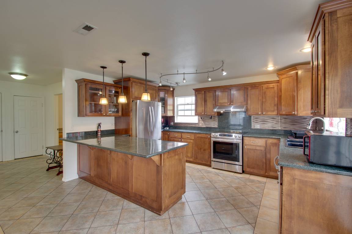 241 M² House ∙ 5 Bedrooms ∙ 12 Guests - Crescent City, CA