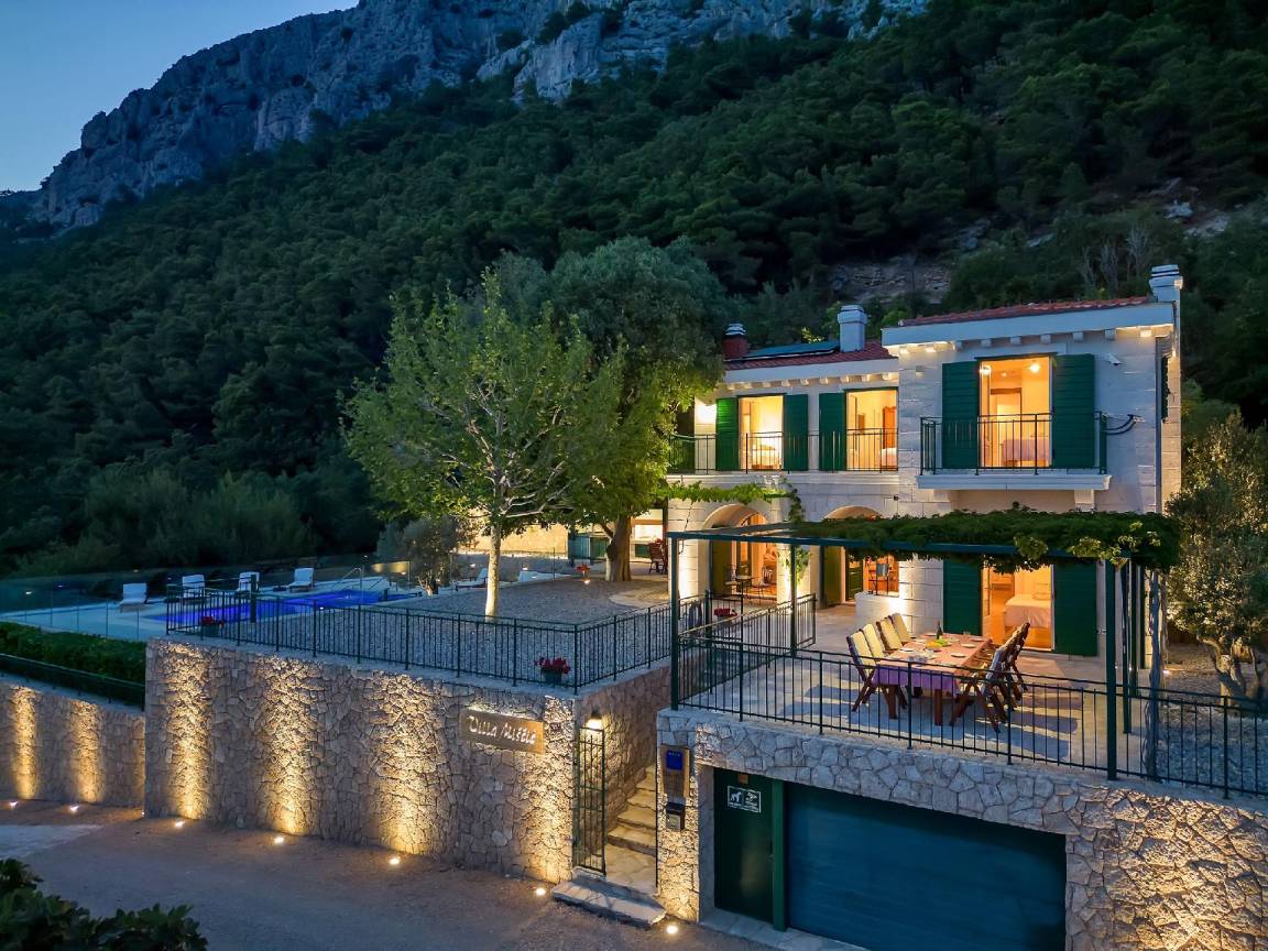 170 M² Ferienhaus ∙ 4 Schlafzimmer ∙ 8 Gäste - Baška Voda