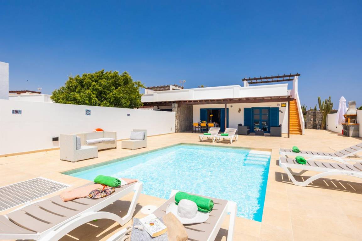 Villa ∙ 3 Bedrooms ∙ 6 Guests - Playa Blanca, Spain