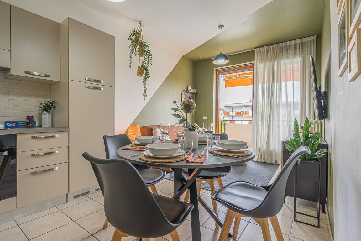 80 M² Ferienwohnung ∙ 2 Schlafzimmer ∙ 4 Gäste - Sirmione