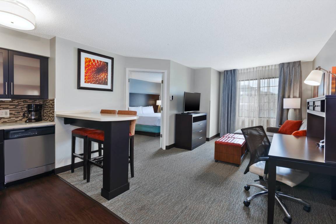 Condo ∙ 1 Bedroom ∙ 4 Guests - Troy, MI