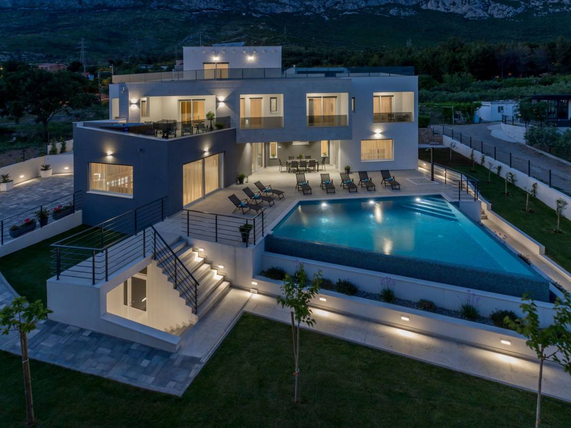 330 M² House ∙ 5 Bedrooms ∙ 12 Guests - Split