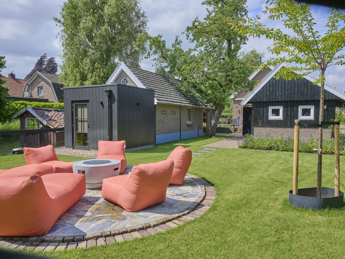 250 M² House ∙ 5 Bedrooms ∙ 12 Guests - Almelo