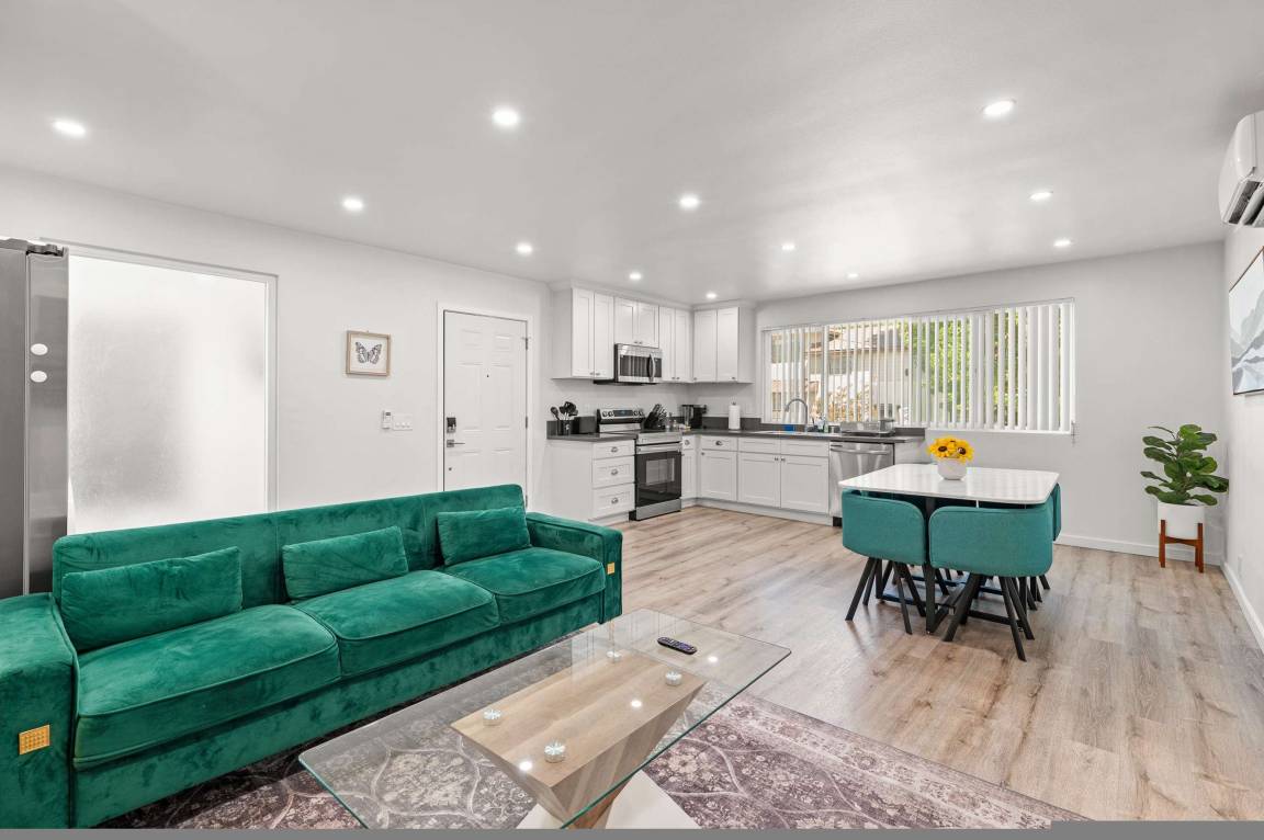 Apartment ∙ 2 Bedrooms ∙ 4 Guests - Pasadena, CA
