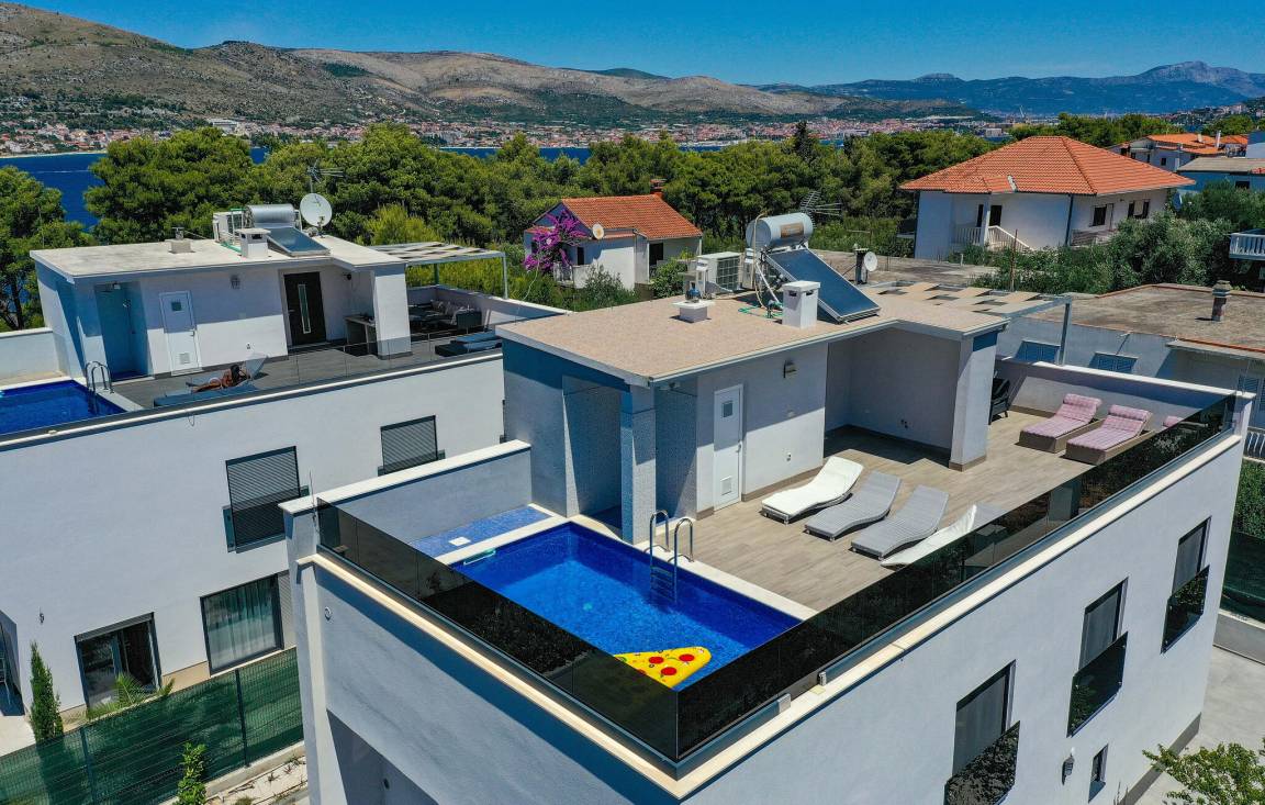 211 M² Ferienhaus ∙ 5 Schlafzimmer ∙ 9 Gäste - Seget Vranjica