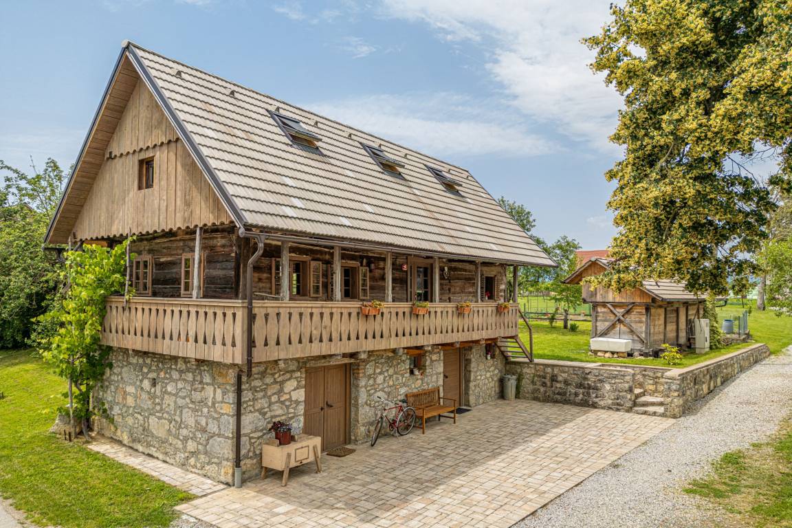 750 M² Chalet ∙ 3 Bedrooms ∙ 7 Guests - Slovenia