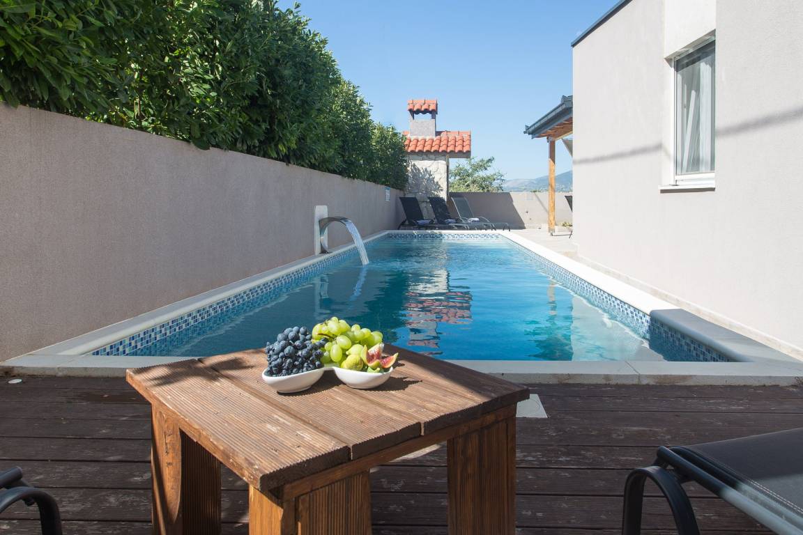 180 M² Villa ∙ 3 Bedrooms ∙ 8 Guests - Split