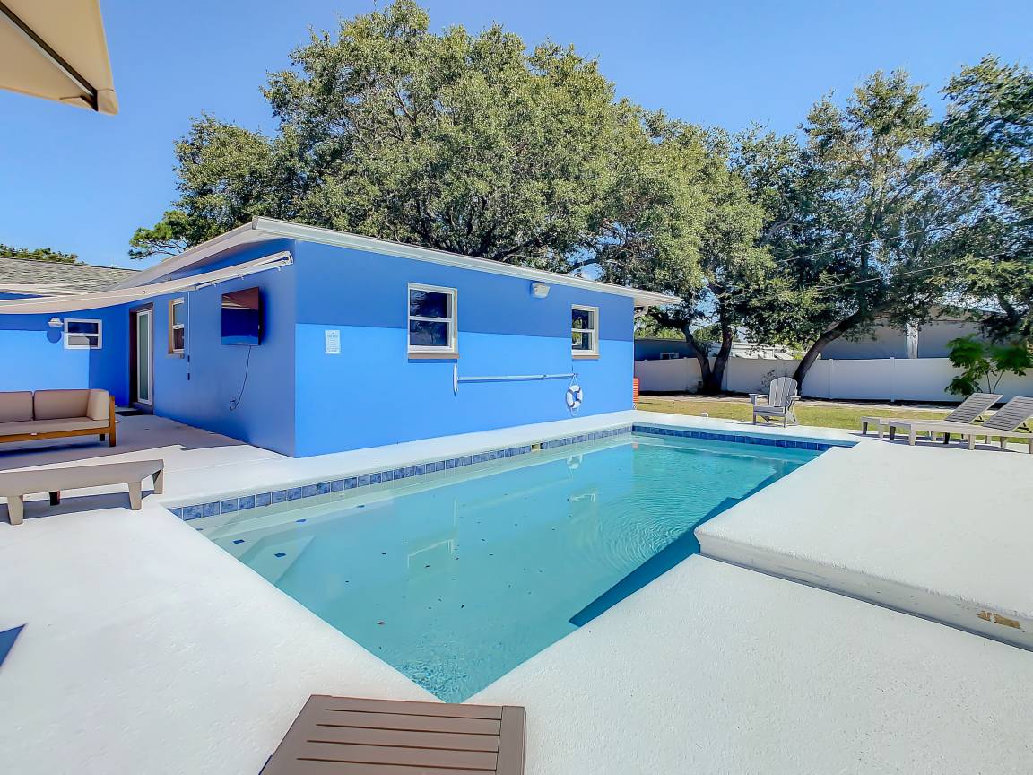 House ∙ 6 Bedrooms ∙ 16 Guests - Dunedin, FL