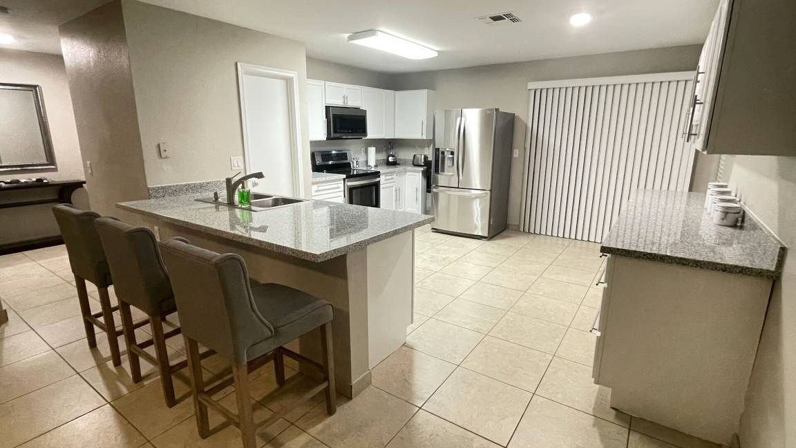 168 M² House ∙ 3 Bedrooms ∙ 6 Guests - Sun City, AZ