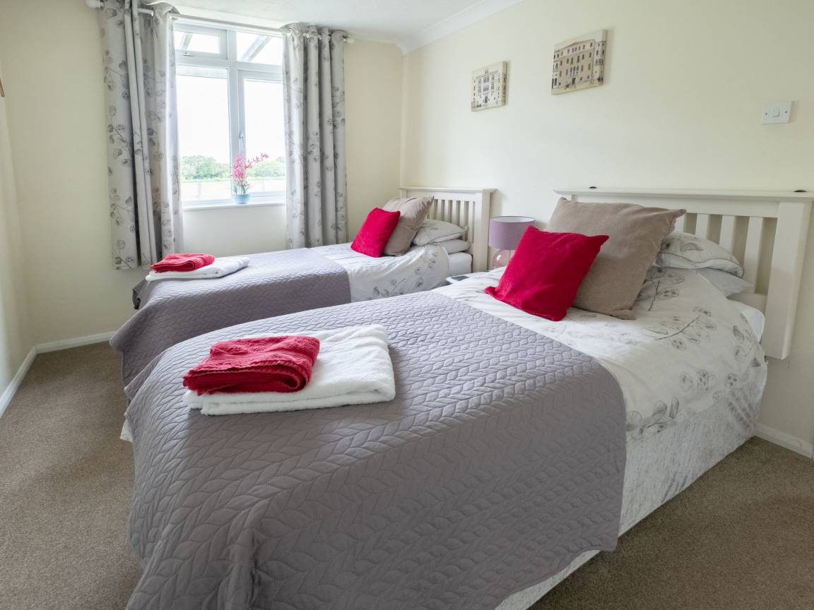 73 M² House ∙ 3 Bedrooms ∙ 6 Guests - Steyning