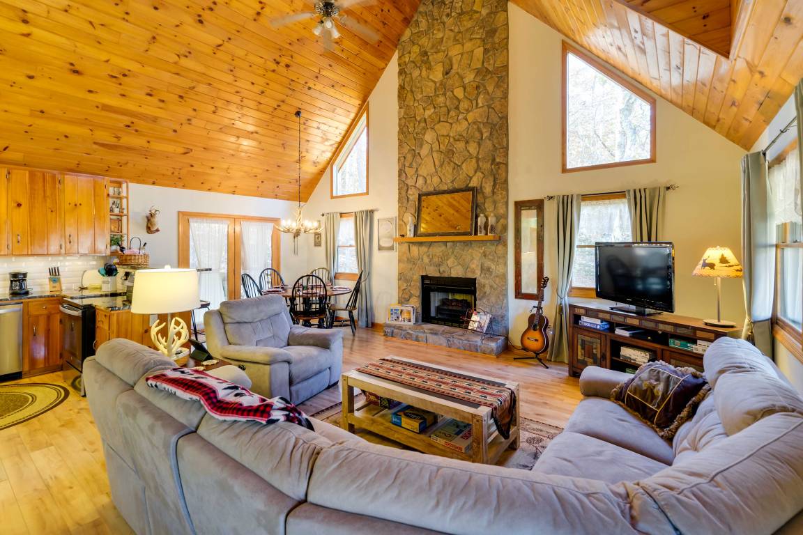 114 M² House ∙ 2 Bedrooms ∙ 5 Guests - Murphy, NC