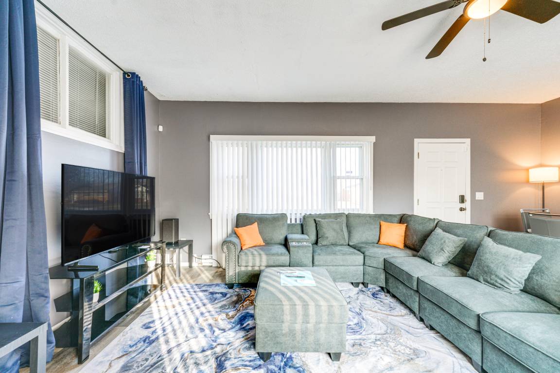 176 M² House ∙ 4 Bedrooms ∙ 9 Guests - Westland, MI