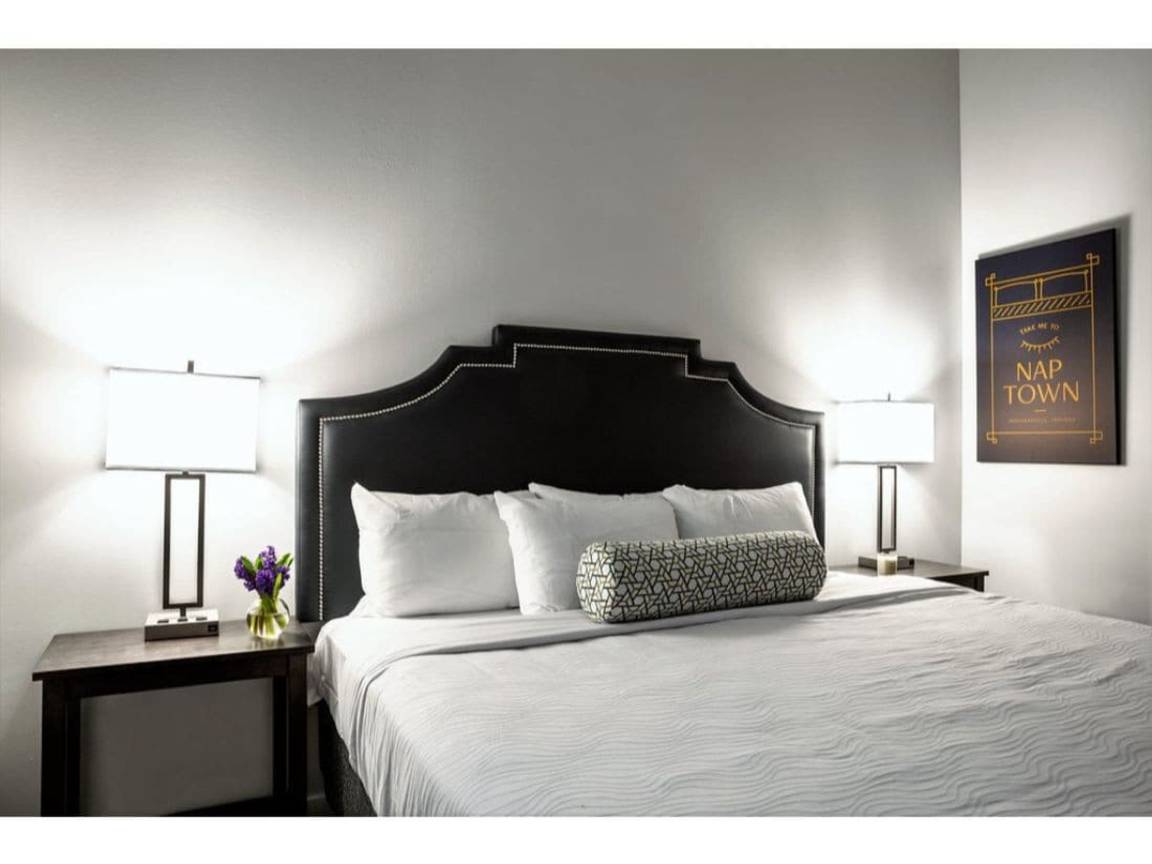 Apartment ∙ 4 Bedrooms ∙ 12 Guests - Indianapolis, IN