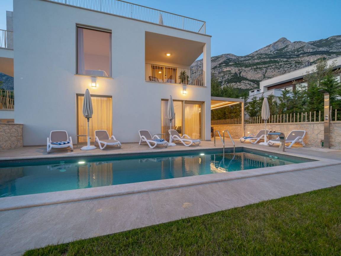 220 M² House ∙ 4 Bedrooms ∙ 8 Guests - Makarska