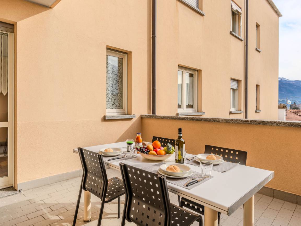 85 M² Ferienhaus ∙ 1 Schlafzimmer ∙ 4 Gäste - Domaso