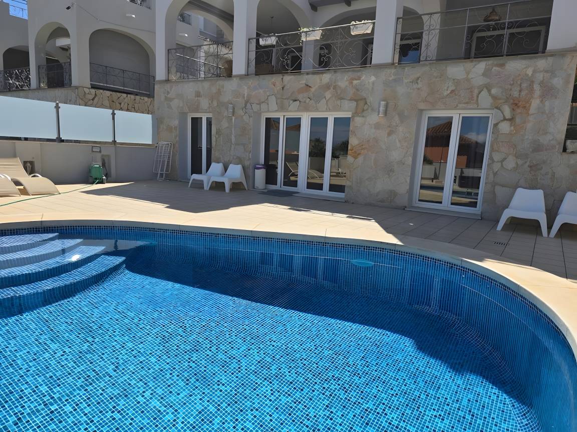 230 M² Villa ∙ 5 Chambres ∙ 12 Personnes - Calahonda