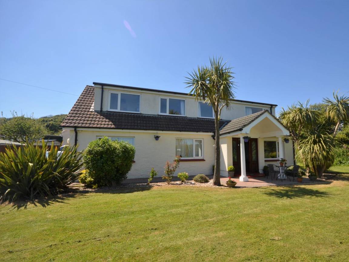 Cottage ∙ 5 Bedrooms ∙ 10 Guests - Tenby
