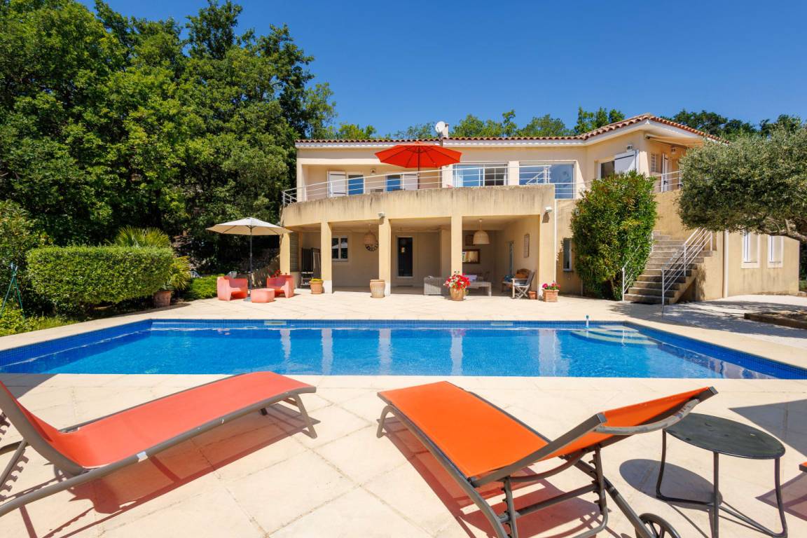 220 M² Villa ∙ 5 Bedrooms ∙ 10 Guests - Avignon
