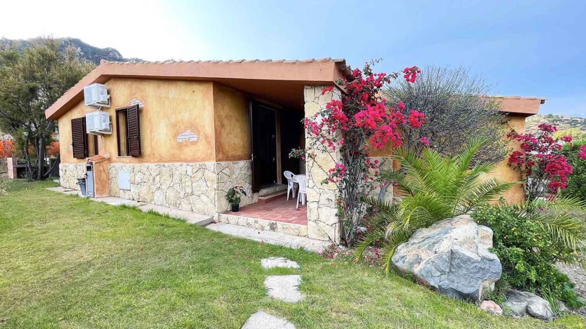 65 M² Ferienhaus ∙ 2 Schlafzimmer ∙ 4 Gäste - Costa Rei