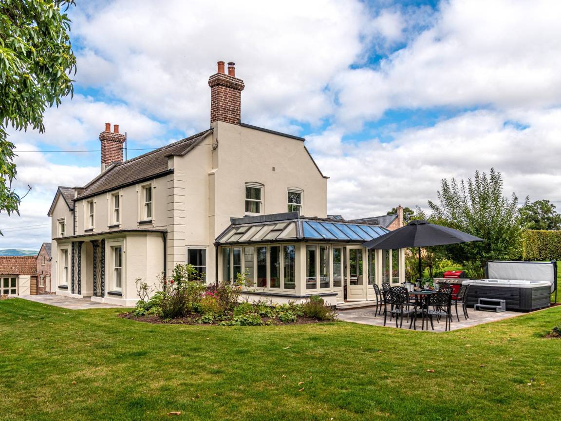 45 M² Cottage ∙ 5 Bedrooms ∙ 10 Guests - Hereford
