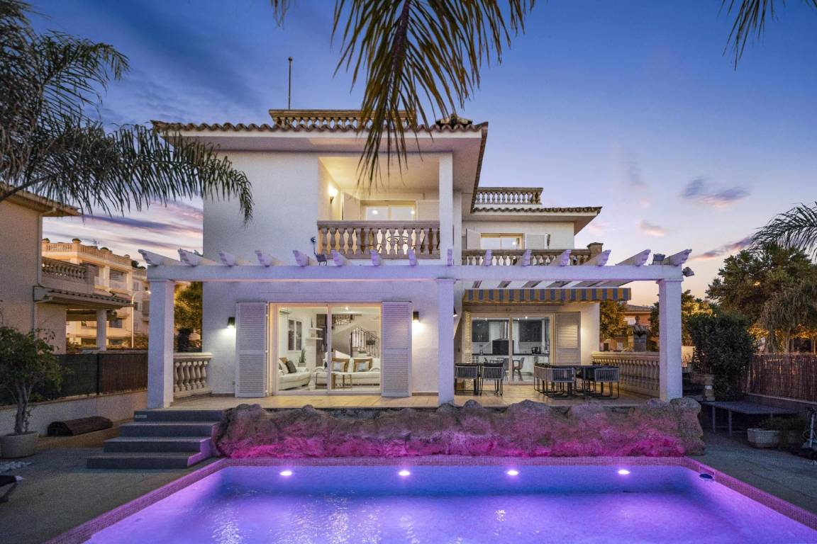 250 M² Ferienhaus ∙ 5 Schlafzimmer ∙ 9 Gäste - Palma