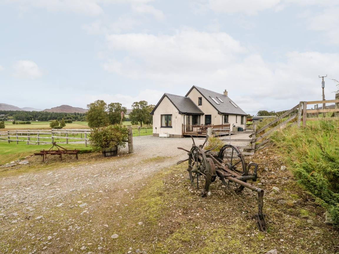 Cottage ∙ 2 Bedrooms ∙ 4 Guests - Kingussie