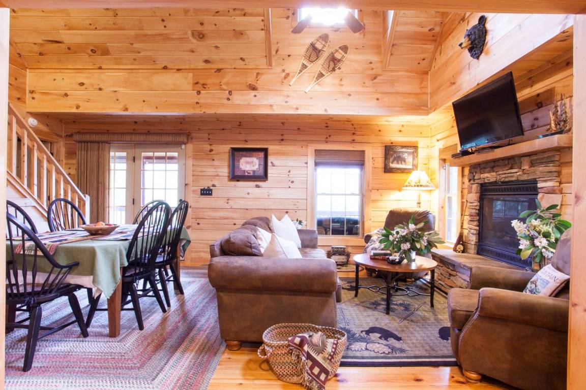 251 M² Cabin ∙ 4 Bedrooms ∙ 8 Guests - Black Mountain, NC