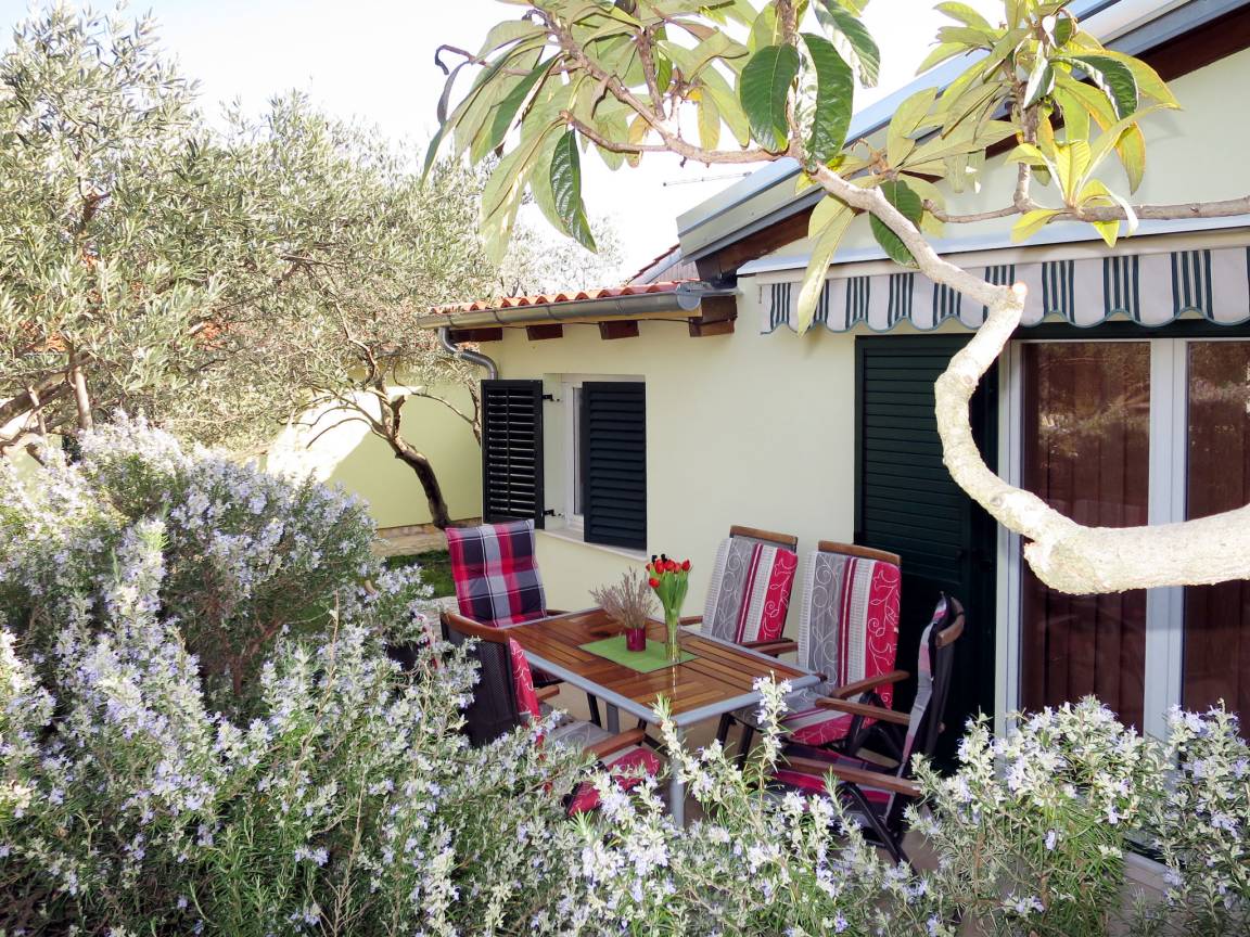 60 M² Ferienhaus ∙ 2 Schlafzimmer ∙ 6 Gäste - Primošten