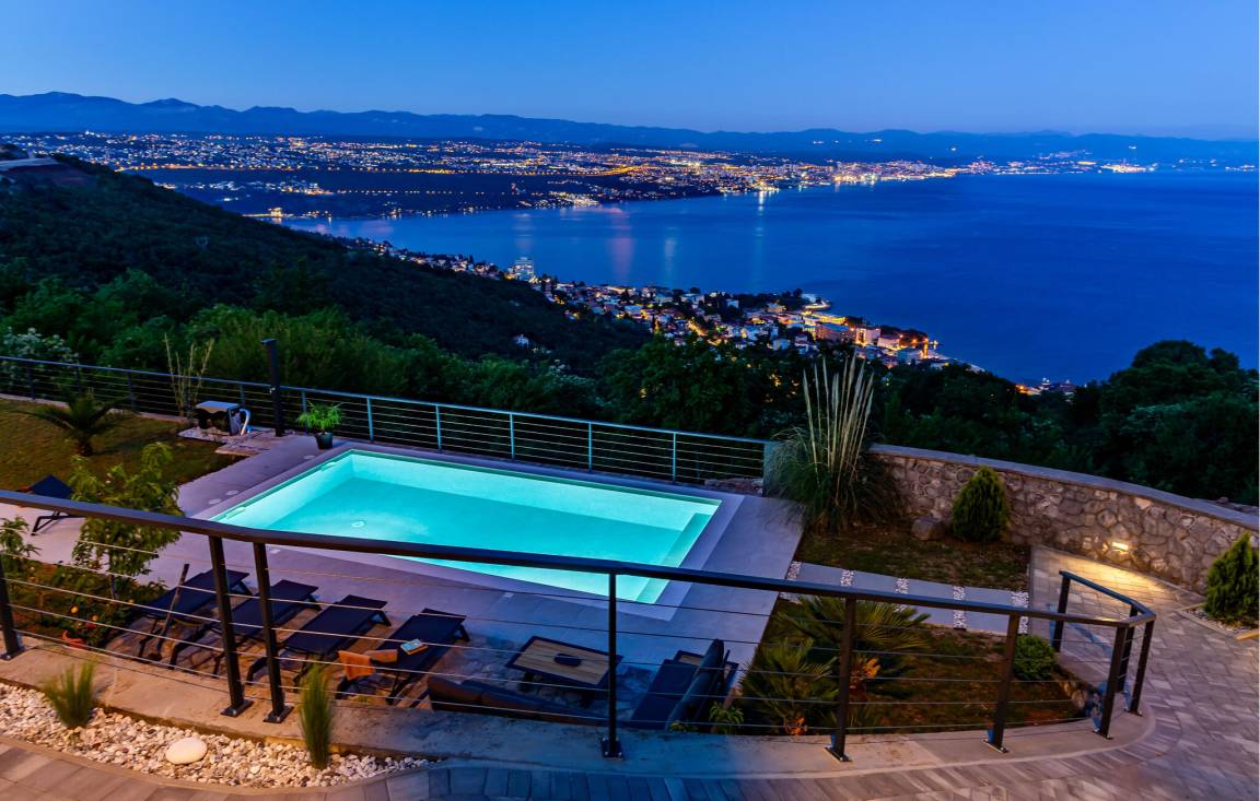 330 M² Ferienhaus ∙ 4 Schlafzimmer ∙ 8 Gäste - Opatija