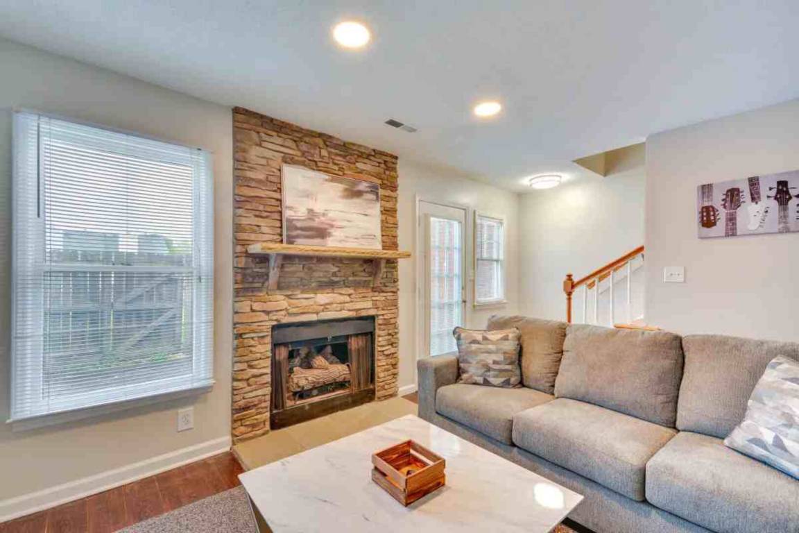139 M² Apartment ∙ 2 Bedrooms ∙ 4 Guests - Greensboro, NC
