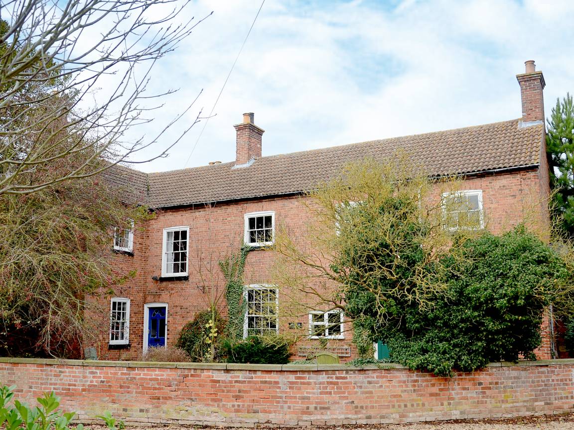 Cottage ∙ 8 Bedrooms ∙ 18 Guests - Lincolnshire