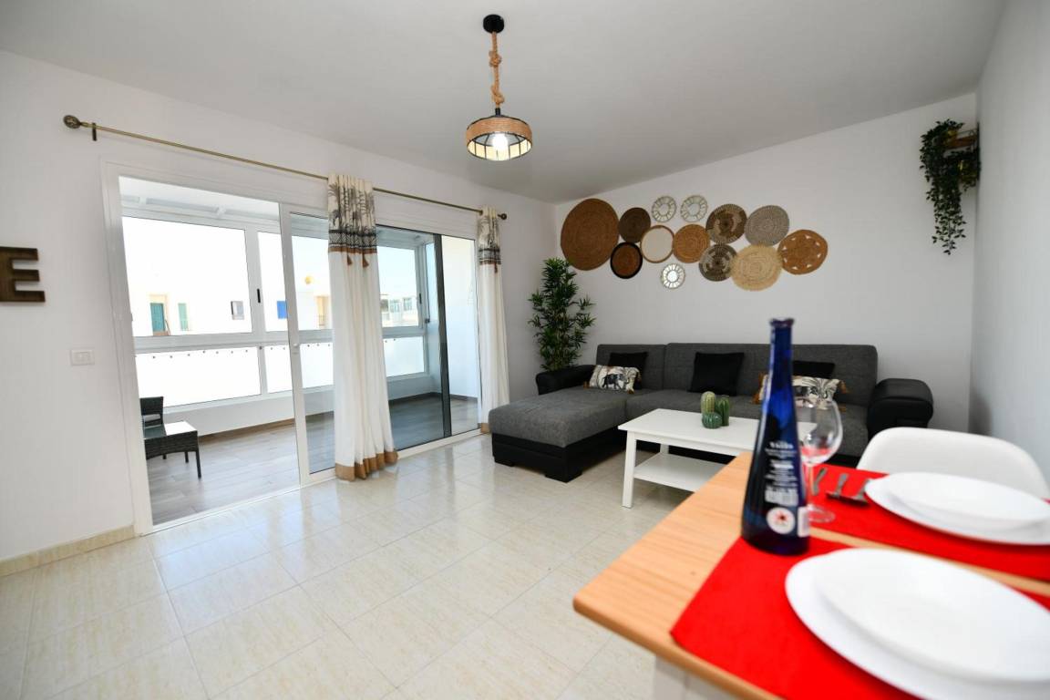 80 M² Huoneisto ∙ 2 Makuuhuonetta ∙ 6 Vierasta - Costa Teguise