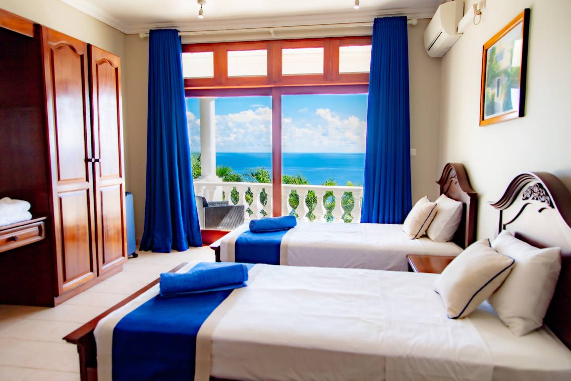 500 M² Villa ∙ 3 Bedrooms ∙ 6 Guests - Seychelles