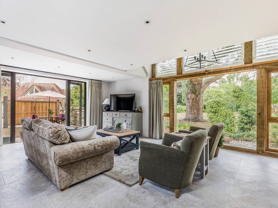 93 M² House ∙ 2 Bedrooms ∙ 4 Guests - Chichester