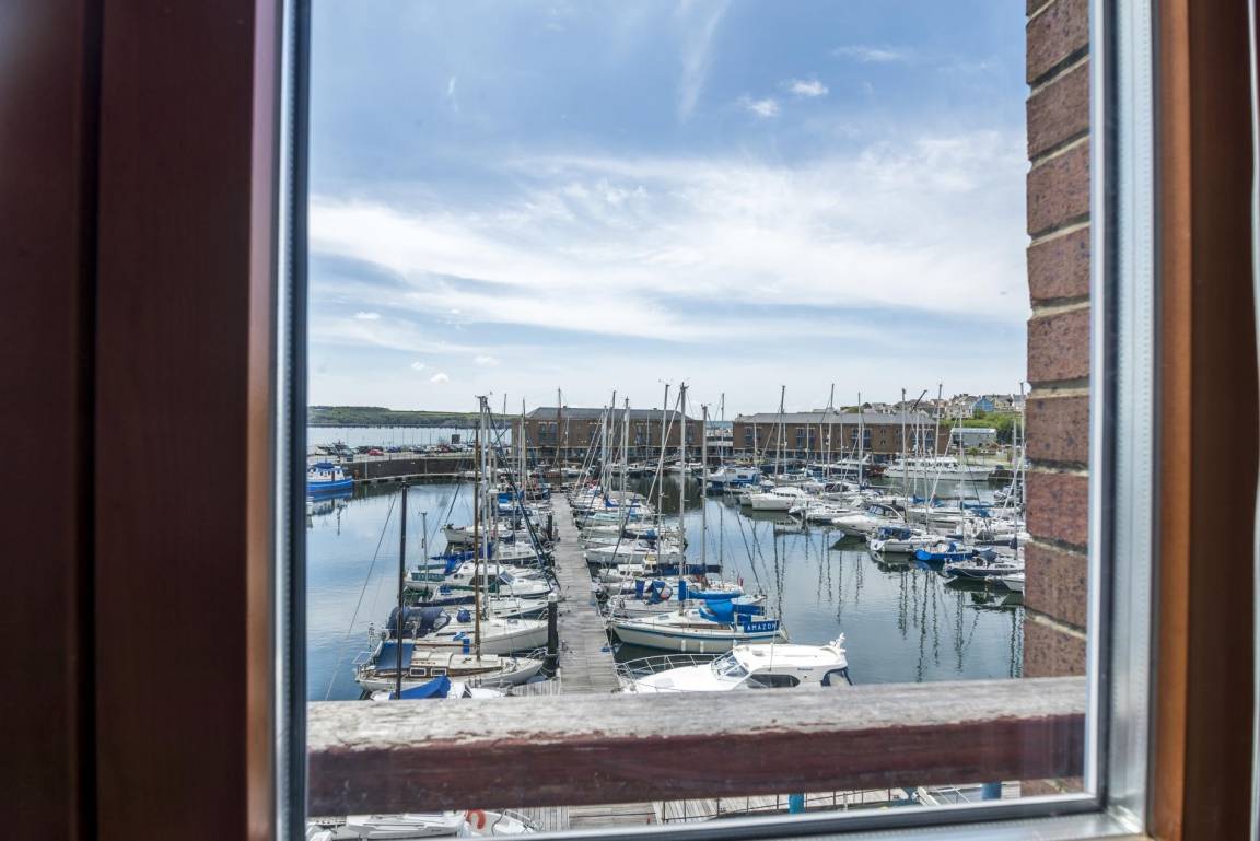 111 M² Apartment ∙ 3 Bedrooms ∙ 6 Guests - Milford Haven
