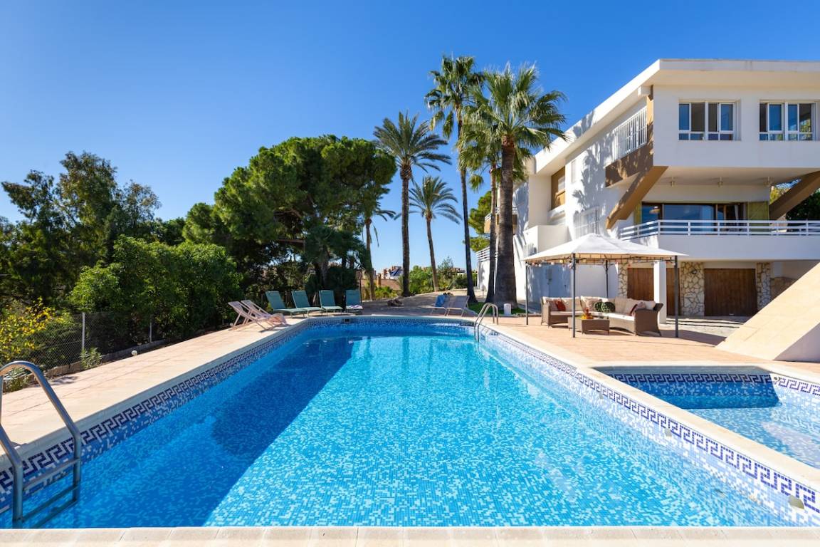 300 M² Villa ∙ 7 Schlafzimmer ∙ 16 Gäste - Alicante