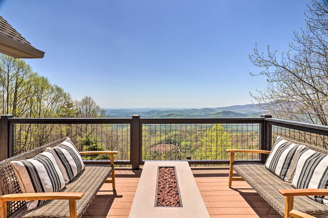 390 M² House ∙ 6 Bedrooms ∙ 18 Guests - Highlands, NC