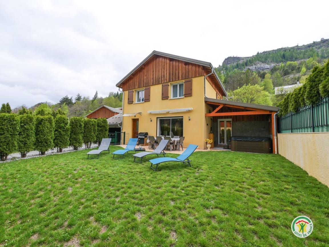 120 M² Gîte ∙ 4 Chambres ∙ 8 Personnes - Hautes-Alpes