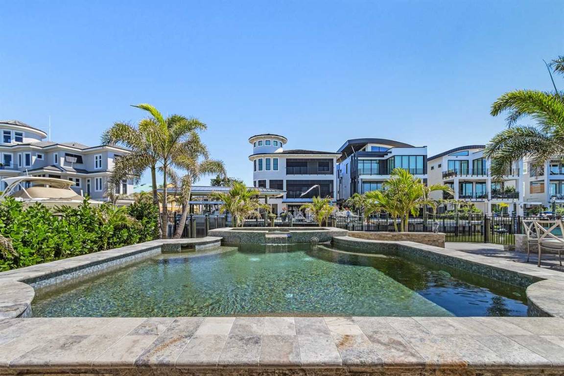 373 M² House ∙ 5 Bedrooms ∙ 12 Guests - Fort Myers Beach, FL