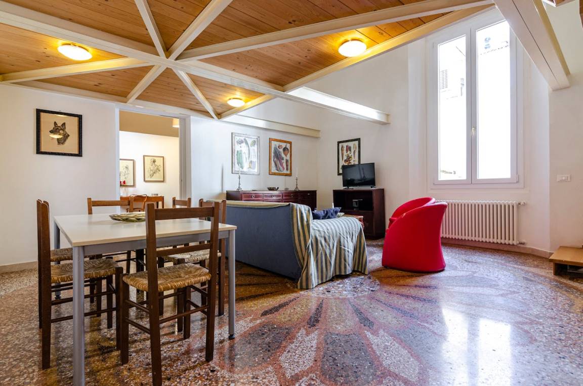 120 M² Apartamento ∙ 3 Habitaciones ∙ 6 Huéspedes - Bolonia