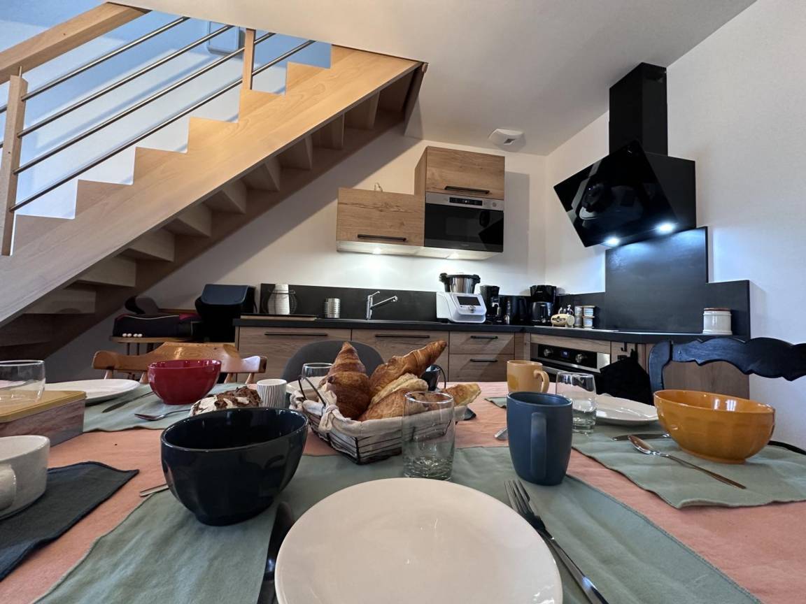 110 M² Cottage ∙ 2 Bedrooms ∙ 4 Guests - Auvergne