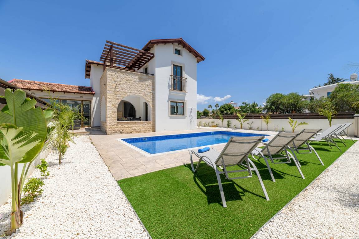 150 M² Villa ∙ 3 Bedrooms ∙ 6 Guests - Дериния