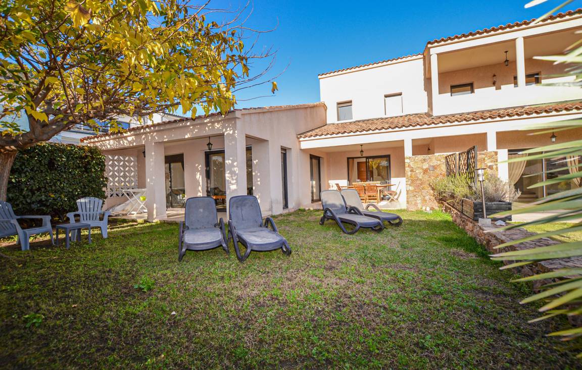 140 M² Duplex ∙ 4 Chambres ∙ 8 Personnes - Sagone