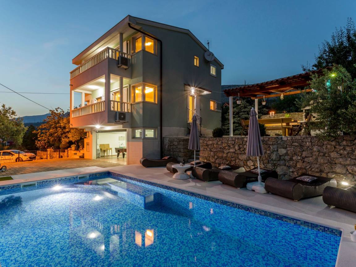 180 M² Ferienhaus ∙ 4 Schlafzimmer ∙ 8 Gäste - Omiš