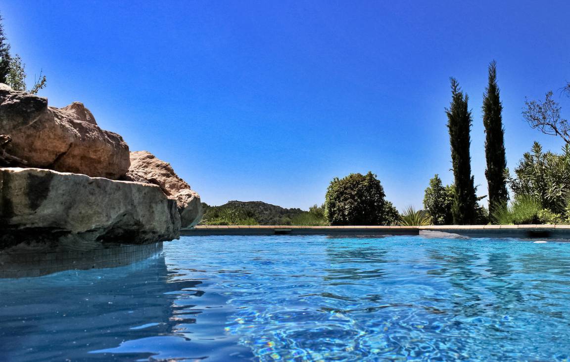 300 M² Farmhouse ∙ 5 Bedrooms ∙ 12 Guests - Arles