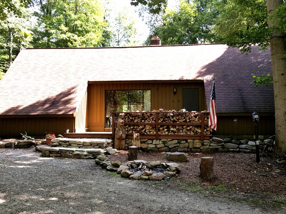 House ∙ 3 Bedrooms ∙ 9 Guests - Donegal, PA